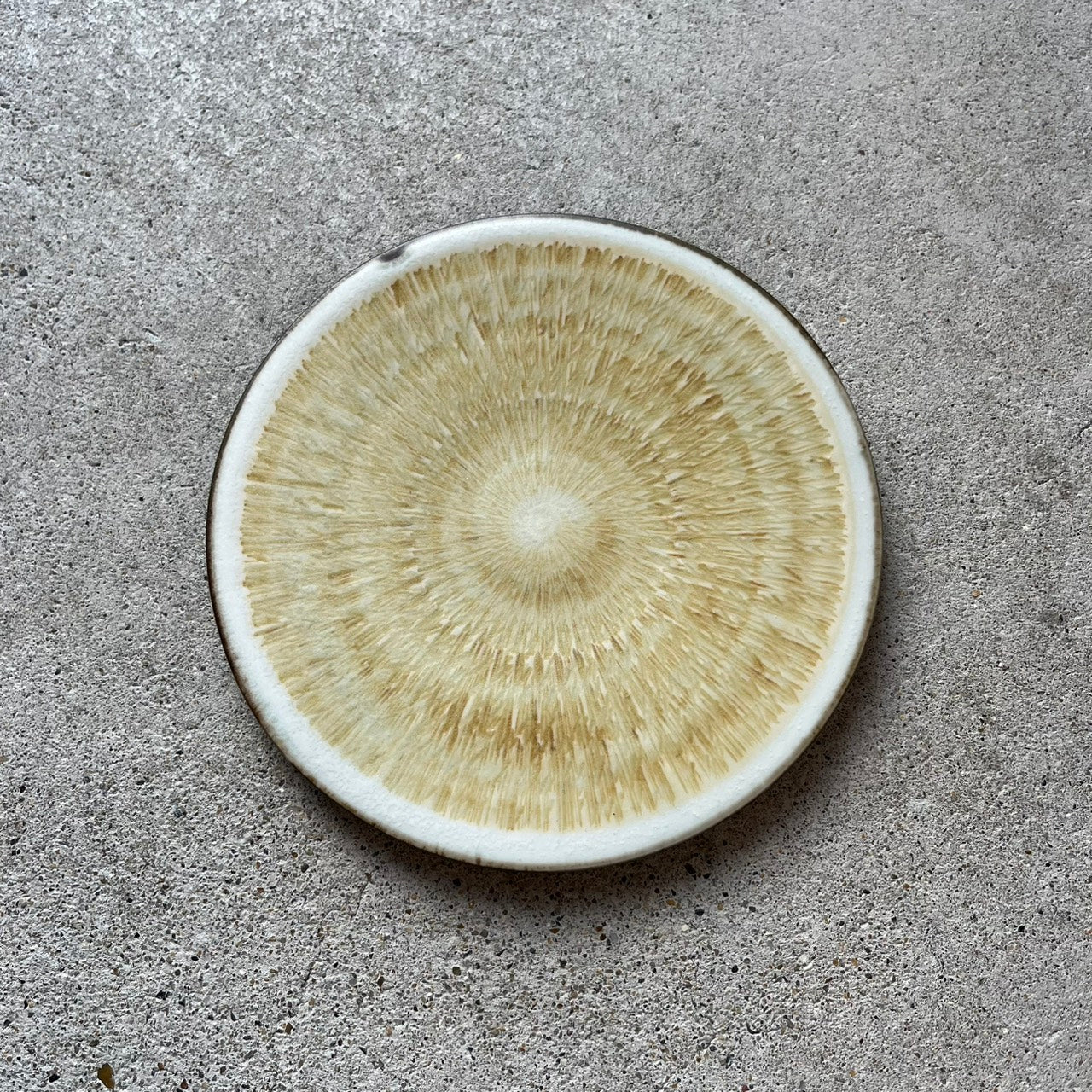 Yellow jumping plane plate (14cm) | Artist: Nobuhiko Tanaka – nokaze｜陶器 ...